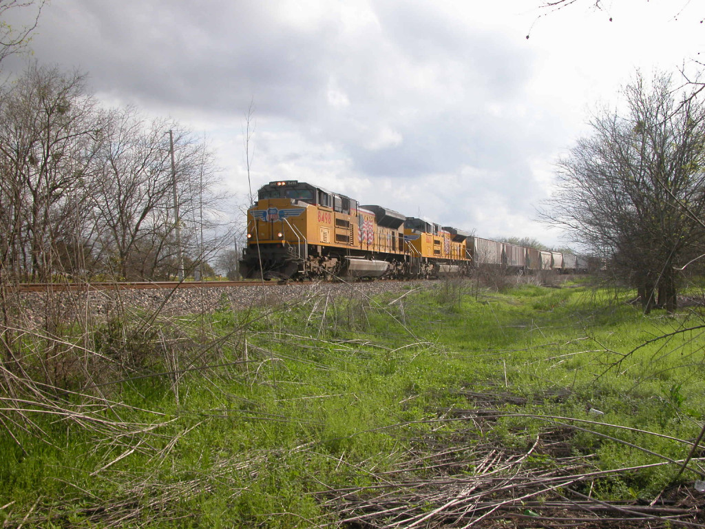 UP 8498 14Mar2012 NB approaching Roland Lane